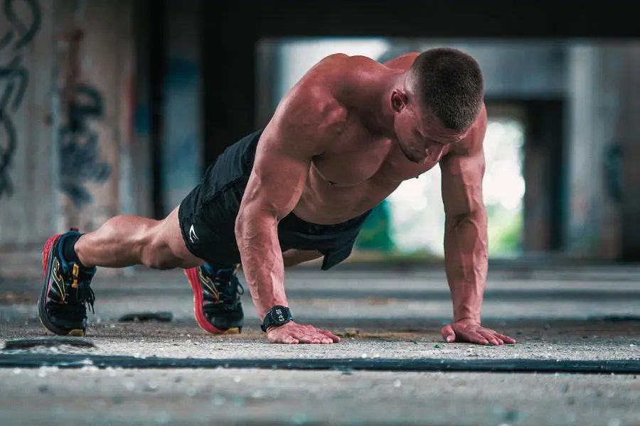 Ejercicios isométricos para ganar fuerza | Objetivo Fitness
